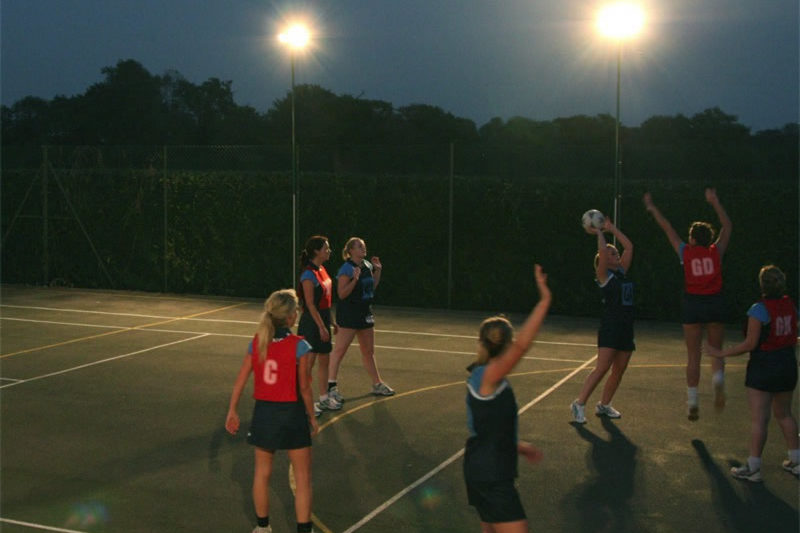 The Retractable Lighting Company - Telescopic tennis lights